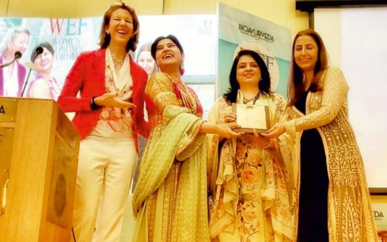 Principal Dr. Pushpinder Walia received Iconic Leader Award at Annual ...